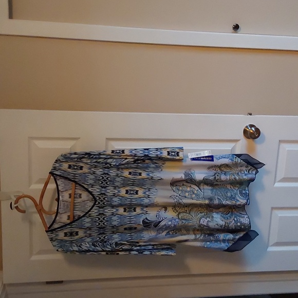 Peter Nygard | Tops | Nygard Medium Navy Paisley Top | Poshmark